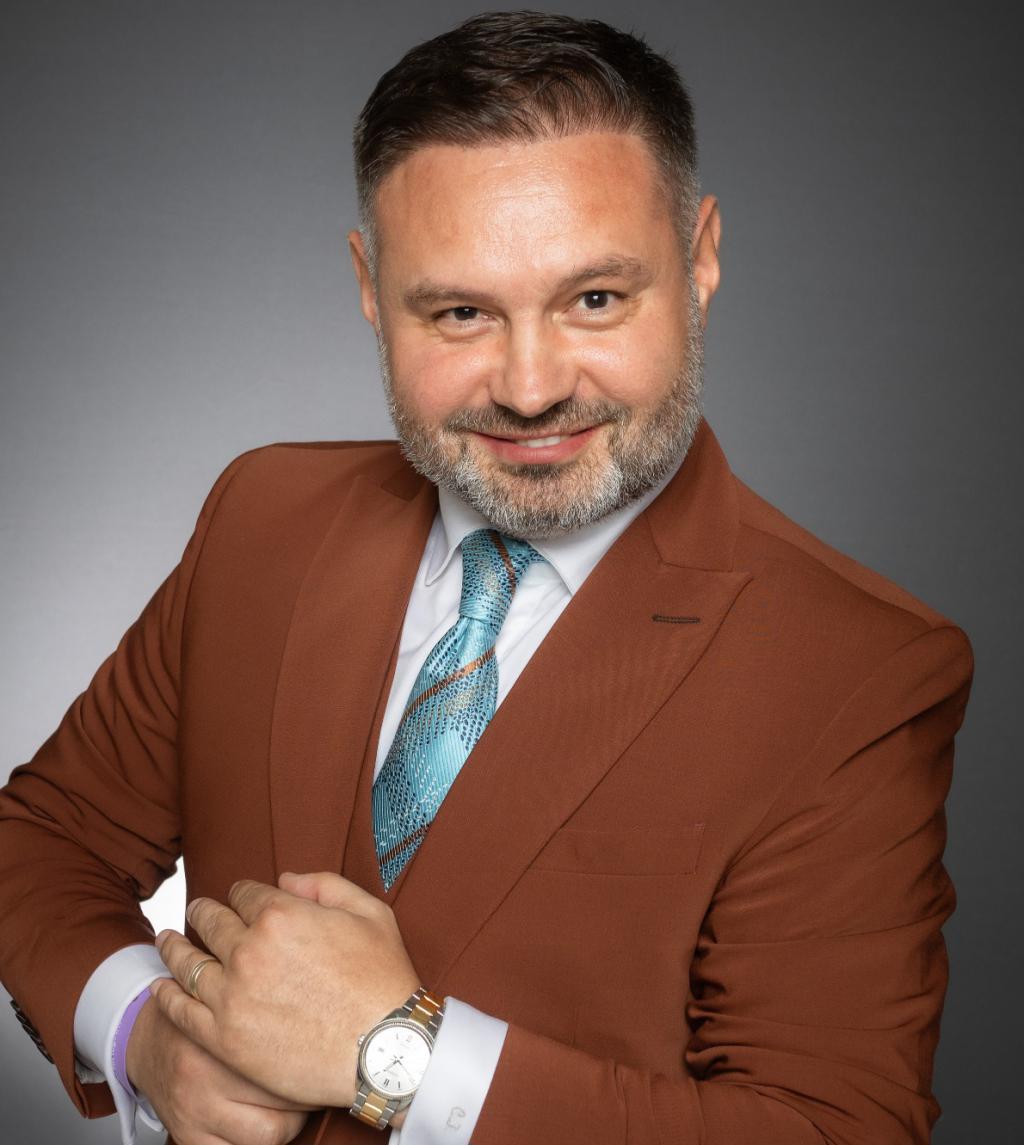 CĂLIN IEPURE - BIZZ.CLUB Romania